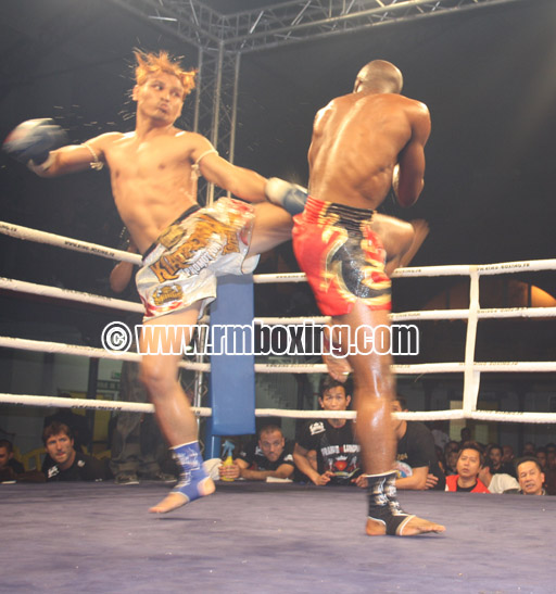 photos_news_france_vs_lumpini_2010_saiyok_pumpanmung_vs_adbellah_mabel ...